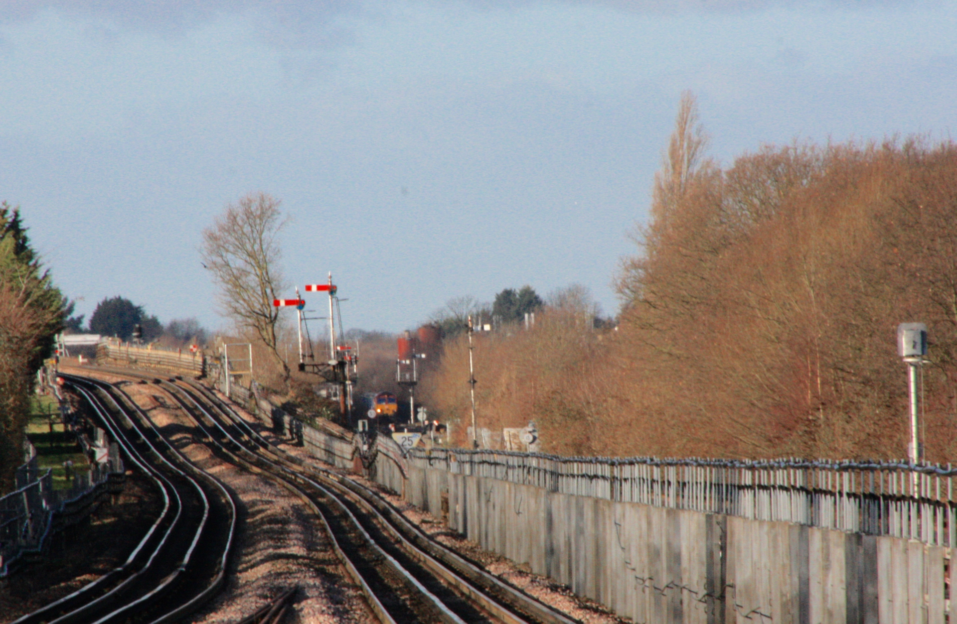 London’s last lower quadrant semaphore signals – RailwayWorld.net