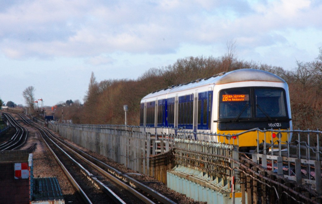 London’s last lower quadrant semaphore signals – RailwayWorld.net
