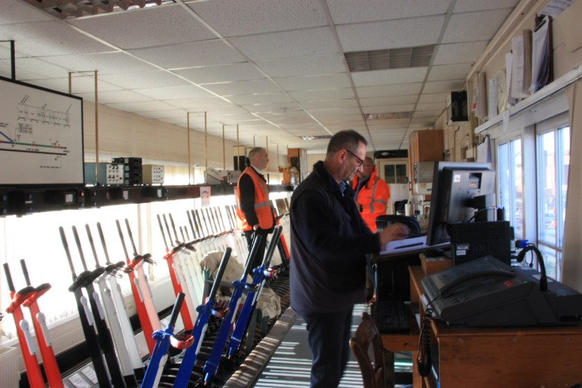 Eleventh hour dawns for Wales’ finest working signal box – RailwayWorld.net