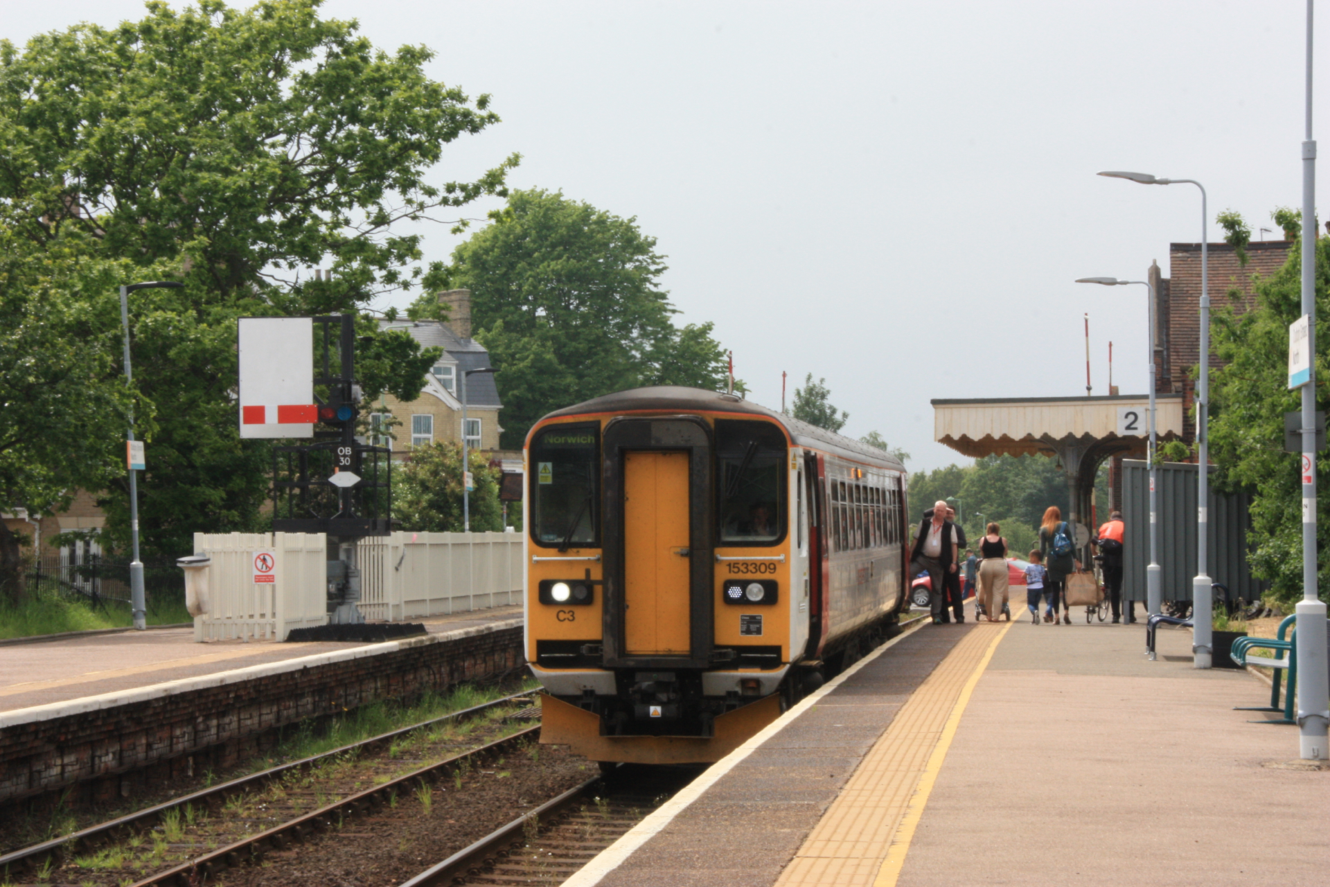 Favourite photo-spots: Oulton Broad North – RailwayWorld.net