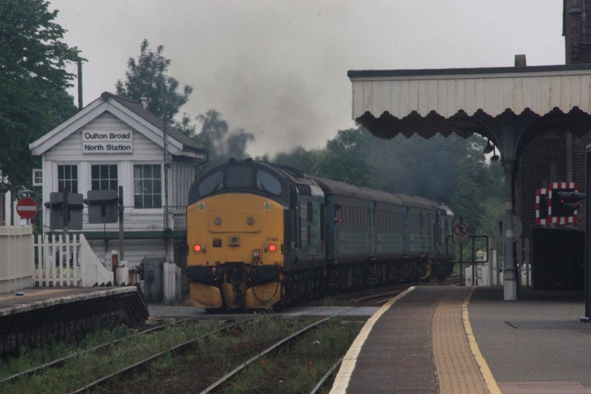 Favourite photo-spots: Oulton Broad North – RailwayWorld.net