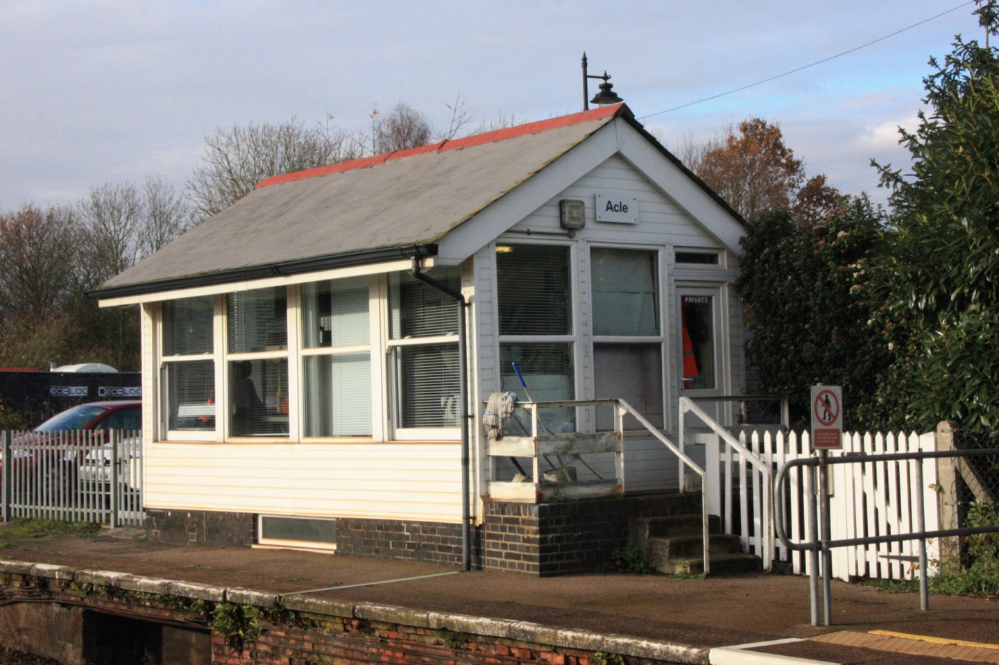 Wherry new trains, Wherry old signals – RailwayWorld.net