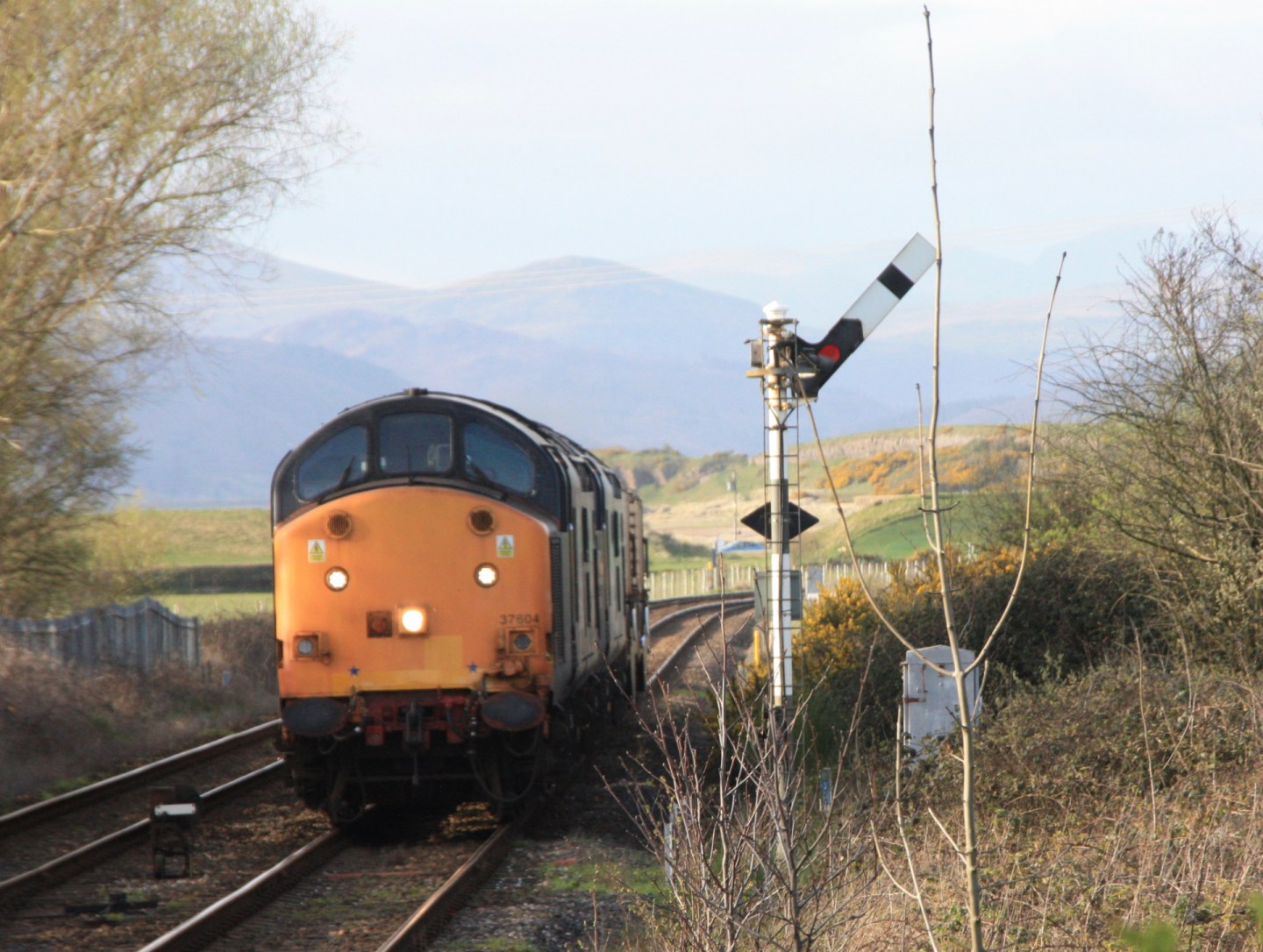 Semaphores and Class 37s on the Cumbrian Coast – RailwayWorld.net
