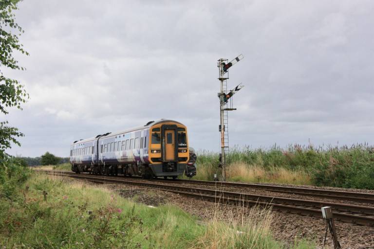 England’s last combined home and distant semaphores – RailwayWorld.net
