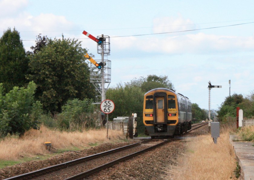 England’s last combined home and distant semaphores – RailwayWorld.net