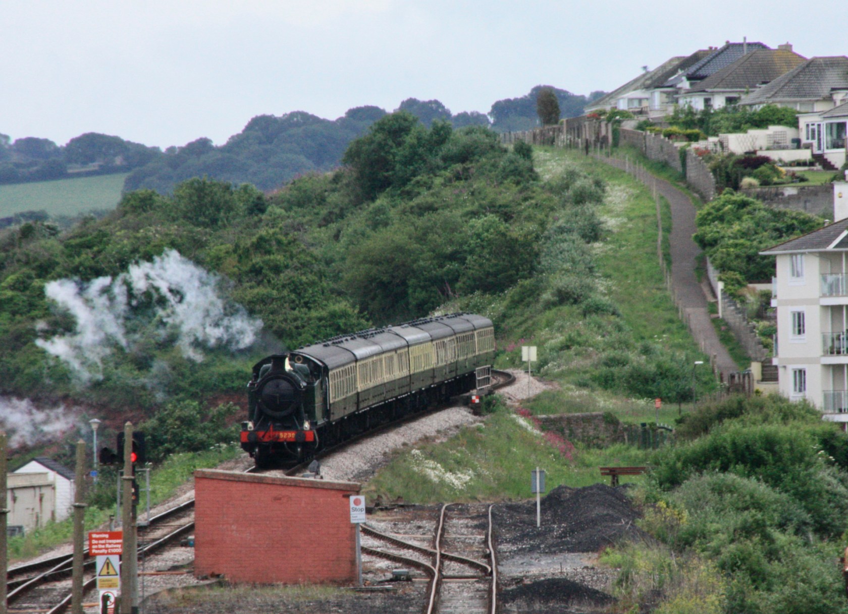 D-Day 80 remembered at Goodrington Sands – RailwayWorld.net