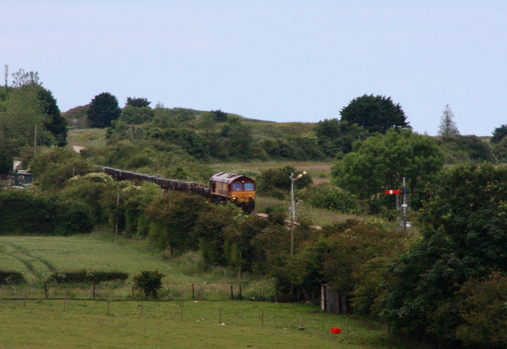 Freight and semaphores on the North-East coast – RailwayWorld.net