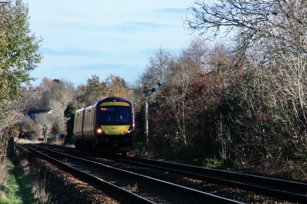 A full set of semaphores at Uttoxeter – RailwayWorld.net